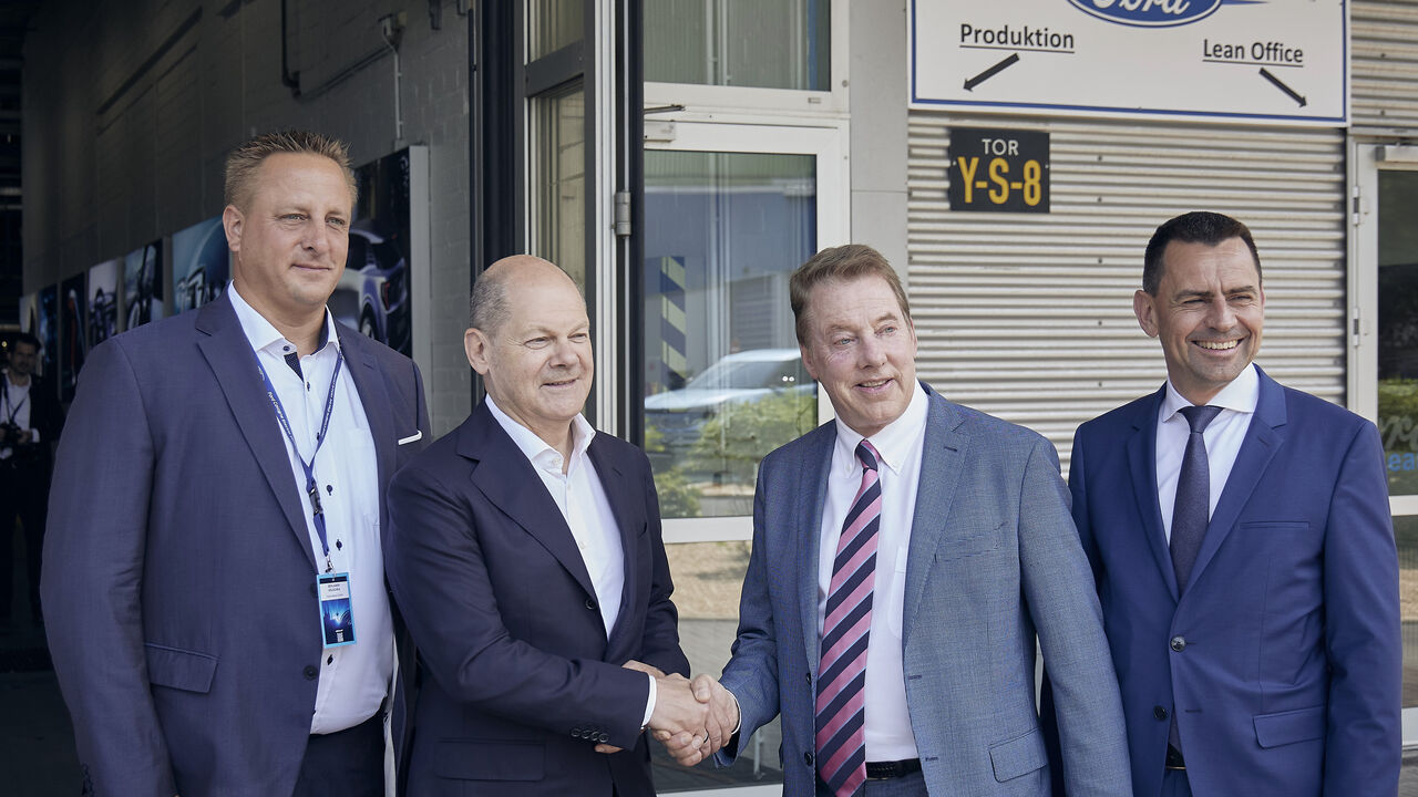 Eröffnung: Ford eröffnet Electric Vehicle Center in Köln | AUTOSERVICE