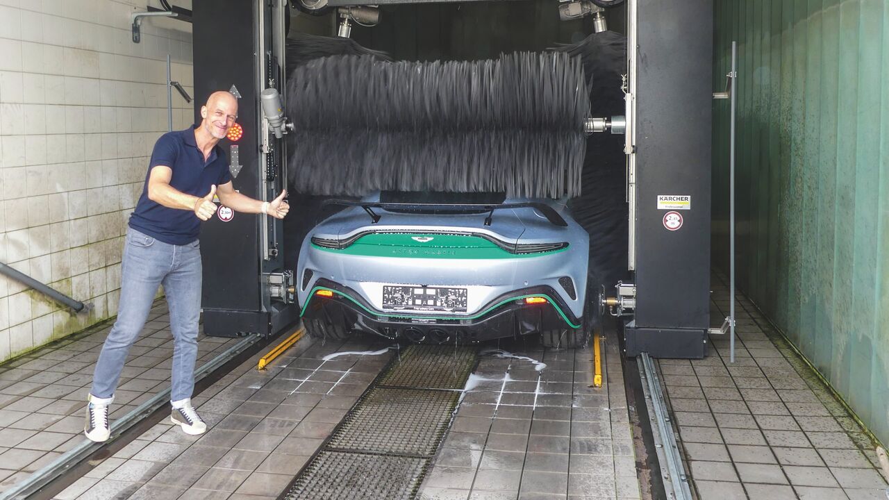 Fahrzeugwäsche 007: "Lizenz zur Fahrzeugwäsche" bei Aston Martin ...